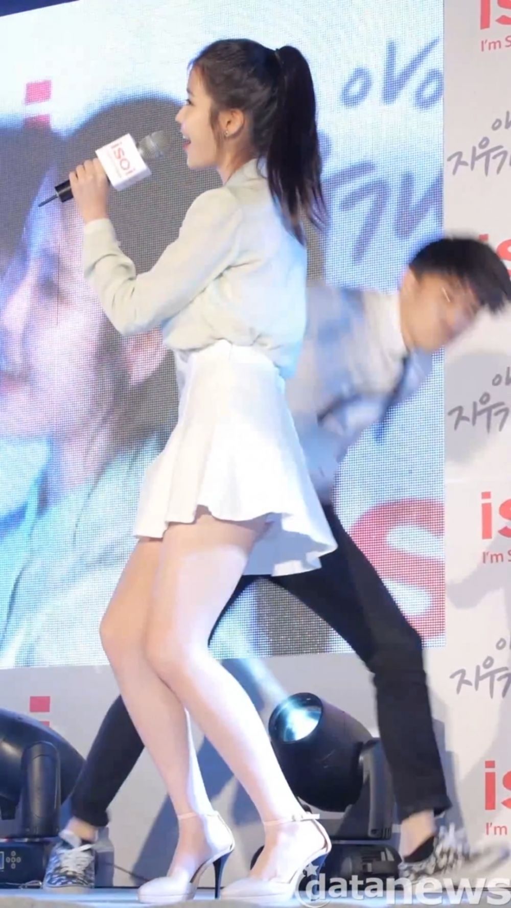 아이유 레전드 직캠.jpg