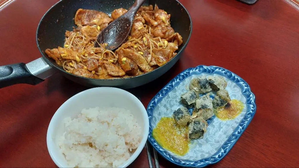 오늘 점심 대패삼겹콩나물볶음
