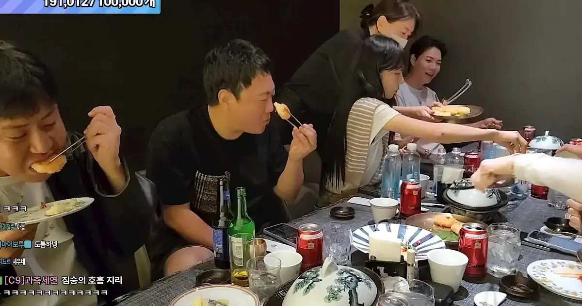 🍂푸파구 순식간에 없어지네 육회 ㅋㅋㅋㅋㅋㅋㅋ : SOOP(숲) - 와이고수