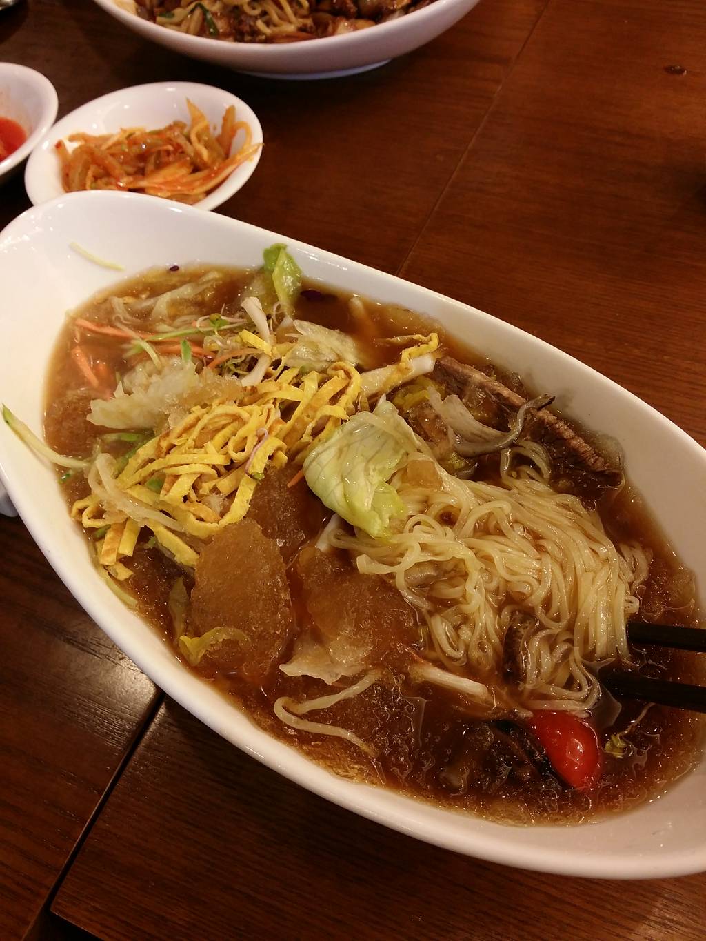 서코 갔다가 돌아가는 길에 아무데나 들린 음식점.