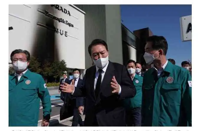 어린이집 간 윤석열…"저출산 과학적으로 접근해야"