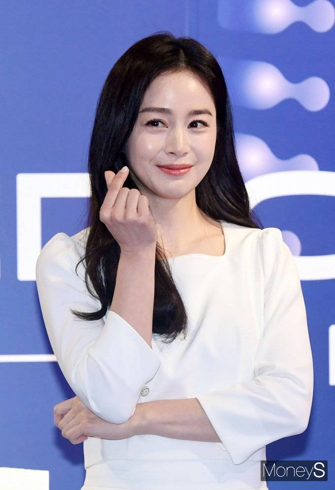 43살 김태희 vs 23살 잰잰바리